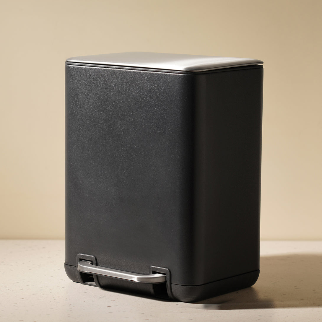 Shop Black Iron Pedal Rectangular Dustbin with Lid - Small - at Best ...