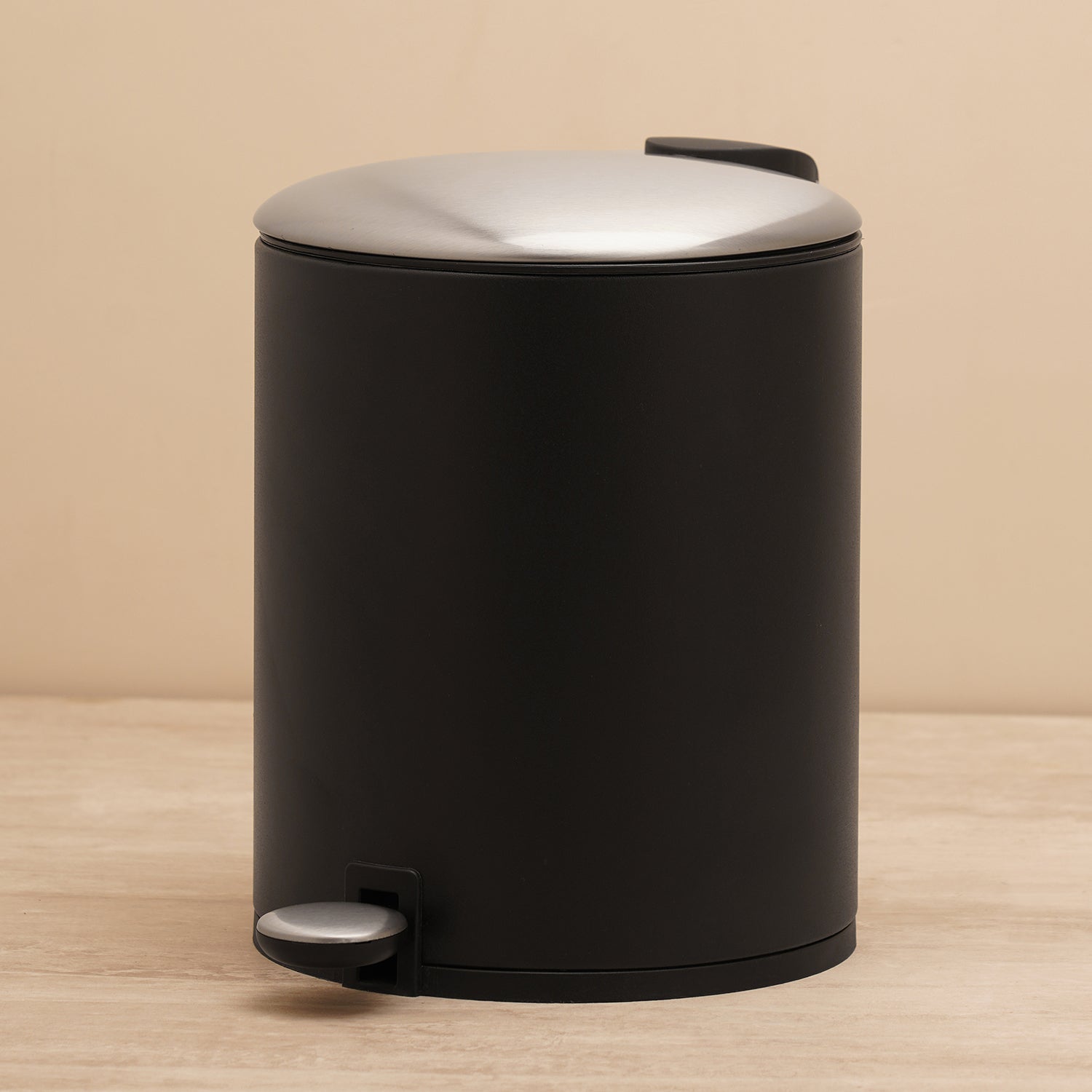 Shop Black Iron Pedal Circular Dustbin with Lid-Large - at Best Price ...